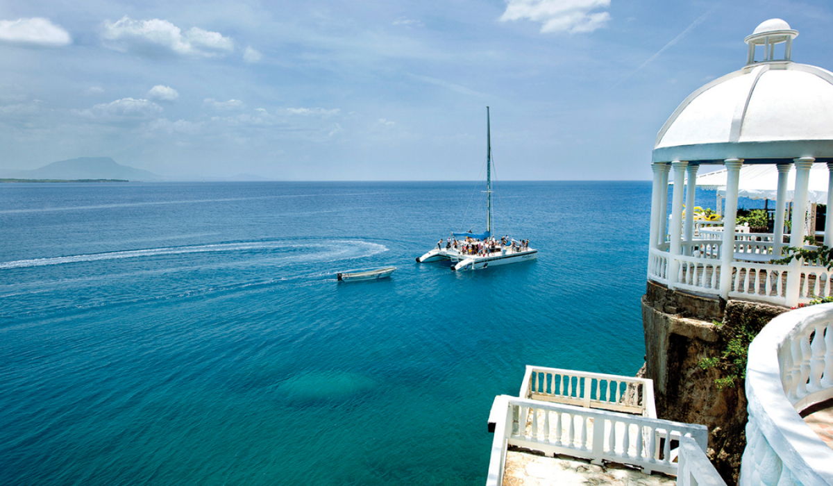 Catamaran - Marysol Tours Discover the caribbean deep blue on a Catamaran!!