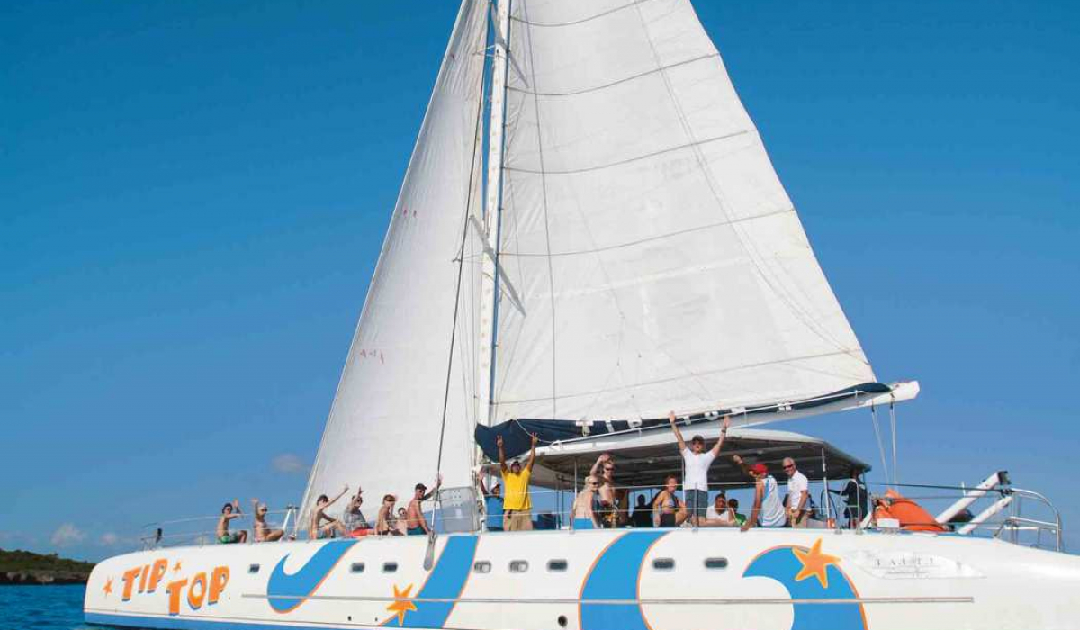 Catamaran - Marysol Tours Discover the caribbean deep blue on a Catamaran!!