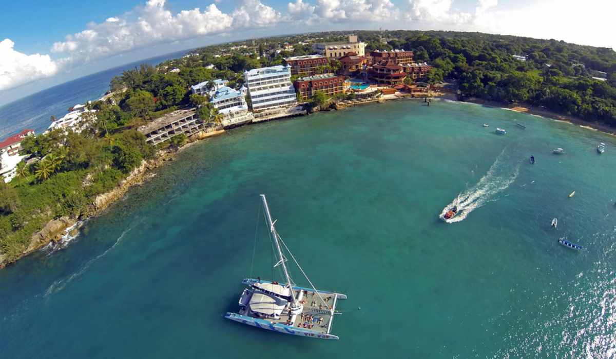 Catamaran - Marysol Tours Discover the caribbean deep blue on a Catamaran!!
